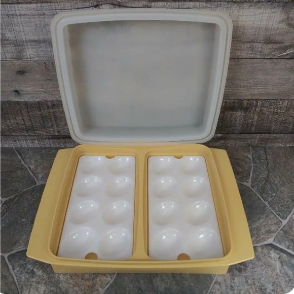 Tupperware | Kitchen | Vintage 97s Tupperware Deviled Egg Keeper Tray W ...
